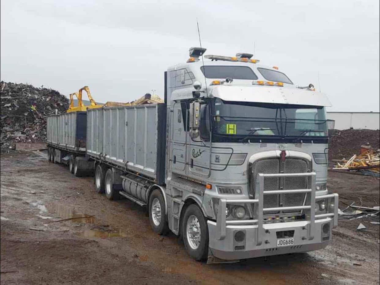 2015 Kenworth K200 TRUCK AND TRAILER - AllRoad Ltd